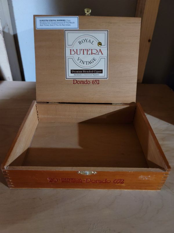 Royal Vintage Butera Dorado 652 Empty Wooden Box | Smokin' Betty's Cigars
