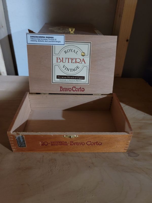 Royal Vintage Butera Bravo Court Empty Wooden Box | Smokin' Betty's Cigars