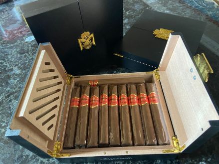 Macanudo Humidor - FREE with Qualifying Purchase | Smokin' Betty's Cigars